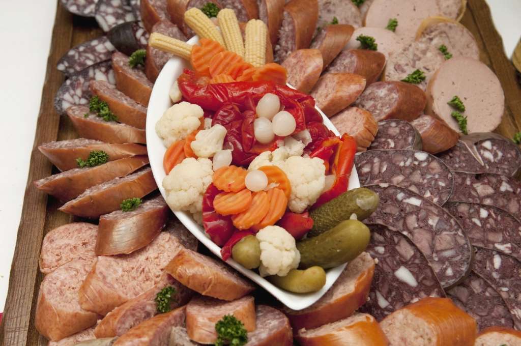 Rustikale Wurstplatte | Kalte Platten (ab 8 Pers.) | Catering ...
